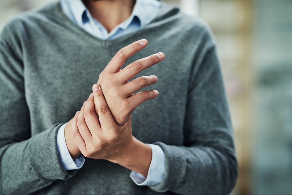 Managing Hand And Finger Pain With Chiropractic Care - Henry Chiropractic